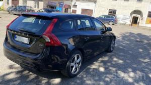 Black Volvo V60 2013 in Kraslava, with an engine capacity of 2.00 L and mileage of 194 thousand km for 4900 €, photo 4 on AUTOMOTO.COM.LV