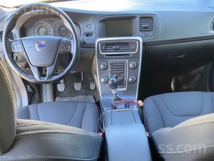 Black Volvo V60 2013 in Kraslava, with an engine capacity of 2.00 L and mileage of 194 thousand km for 4900 €, photo 5 on AUTOMOTO.COM.LV