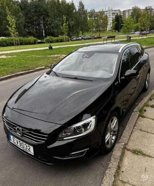 Черный Вольво B60 2013 в Вильнюс, объемом двигателя 2.40 л и пробегом 400 тыс. км за 5999 €, фото 3 на AUTOMOTO.COM.LV