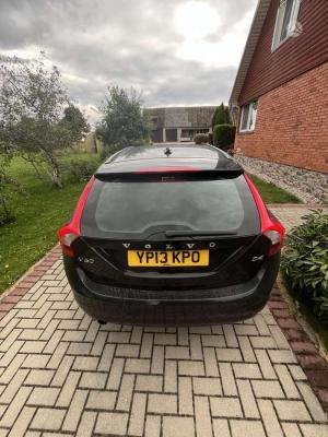 Black Volvo V60 2013 in Telschi, with an engine capacity of 1.98 L and mileage of 210 thousand km for 2100 €, photo 4 on AUTOMOTO.COM.LV