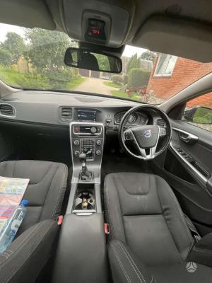 Black Volvo V60 2013 in Telschi, with an engine capacity of 1.98 L and mileage of 210 thousand km for 2100 €, photo 7 on AUTOMOTO.COM.LV