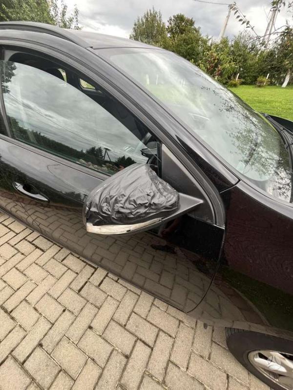 Black Volvo V60 2013 in Telschi, with an engine capacity of 1.98 L and mileage of 210 thousand km for 2100 €, photo 9 on AUTOMOTO.COM.LV