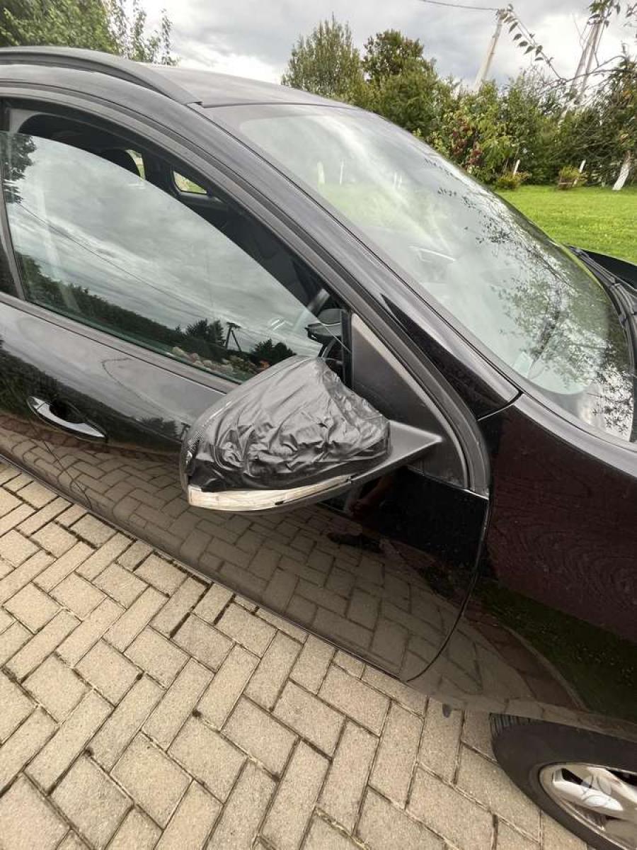 Black Volvo V60 2013 in Telschi, with an engine capacity of 1.98 L and mileage of 210 thousand km for 2100 €, photo 9 on AUTOMOTO.COM.LV