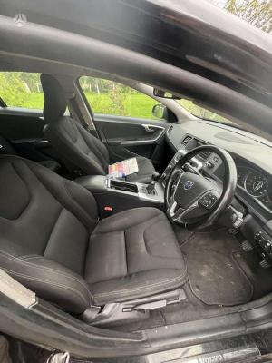 Black Volvo V60 2013 in Telschi, with an engine capacity of 1.98 L and mileage of 210 thousand km for 2100 €, photo 10 on AUTOMOTO.COM.LV