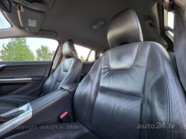 Melns Volvo V60 2013 Paide, ar dzinēja tilpumu 2.40 L un nobraukumu 213 tūkst. km par 9990 €, foto 10 vietnē AUTOMOTO.COM.LV