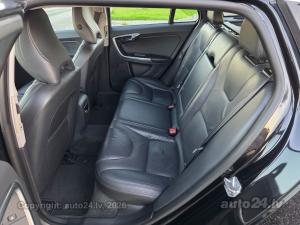 Black Volvo V60 2013 in Paide, with an engine capacity of 2.40 L and mileage of 213 thousand km for 9990 €, photo 11 on AUTOMOTO.COM.LV