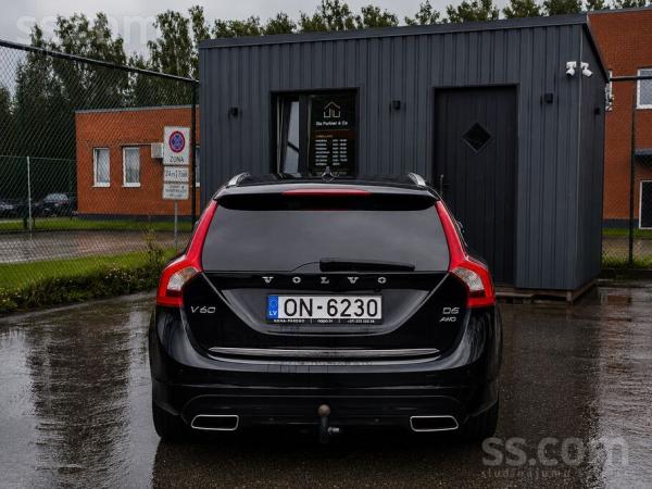 Melns Volvo V60 2013 Rīga, ar dzinēja tilpumu 2.40 L un nobraukumu 265 tūkst. km par 13900 €, foto 9 vietnē AUTOMOTO.COM.LV