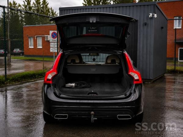 Melns Volvo V60 2013 Rīga, ar dzinēja tilpumu 2.40 L un nobraukumu 265 tūkst. km par 13900 €, foto 10 vietnē AUTOMOTO.COM.LV