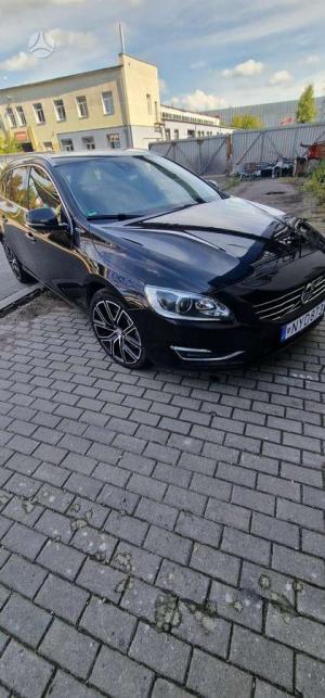 Melns Volvo V60 2013 Viļņa, ar dzinēja tilpumu 2.40 L un nobraukumu 303 tūkst. km par 7300 €, foto 3 vietnē AUTOMOTO.COM.LV