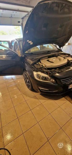 Melns Volvo V60 2013 Viļņa, ar dzinēja tilpumu 2.40 L un nobraukumu 303 tūkst. km par 7300 €, foto 11 vietnē AUTOMOTO.COM.LV