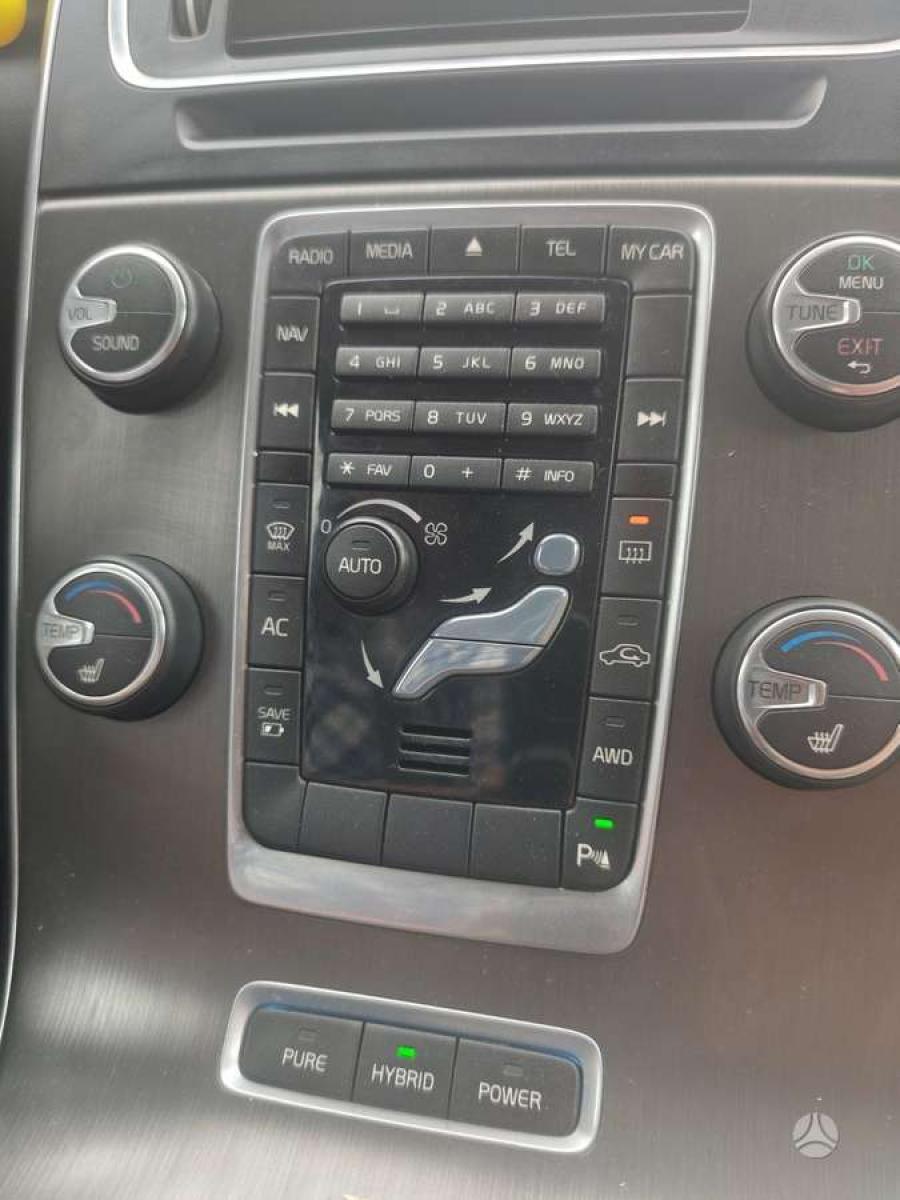 Melns Volvo V60 2013 Viļņa, ar dzinēja tilpumu 2.40 L un nobraukumu 303 tūkst. km par 7300 €, foto 23 vietnē AUTOMOTO.COM.LV