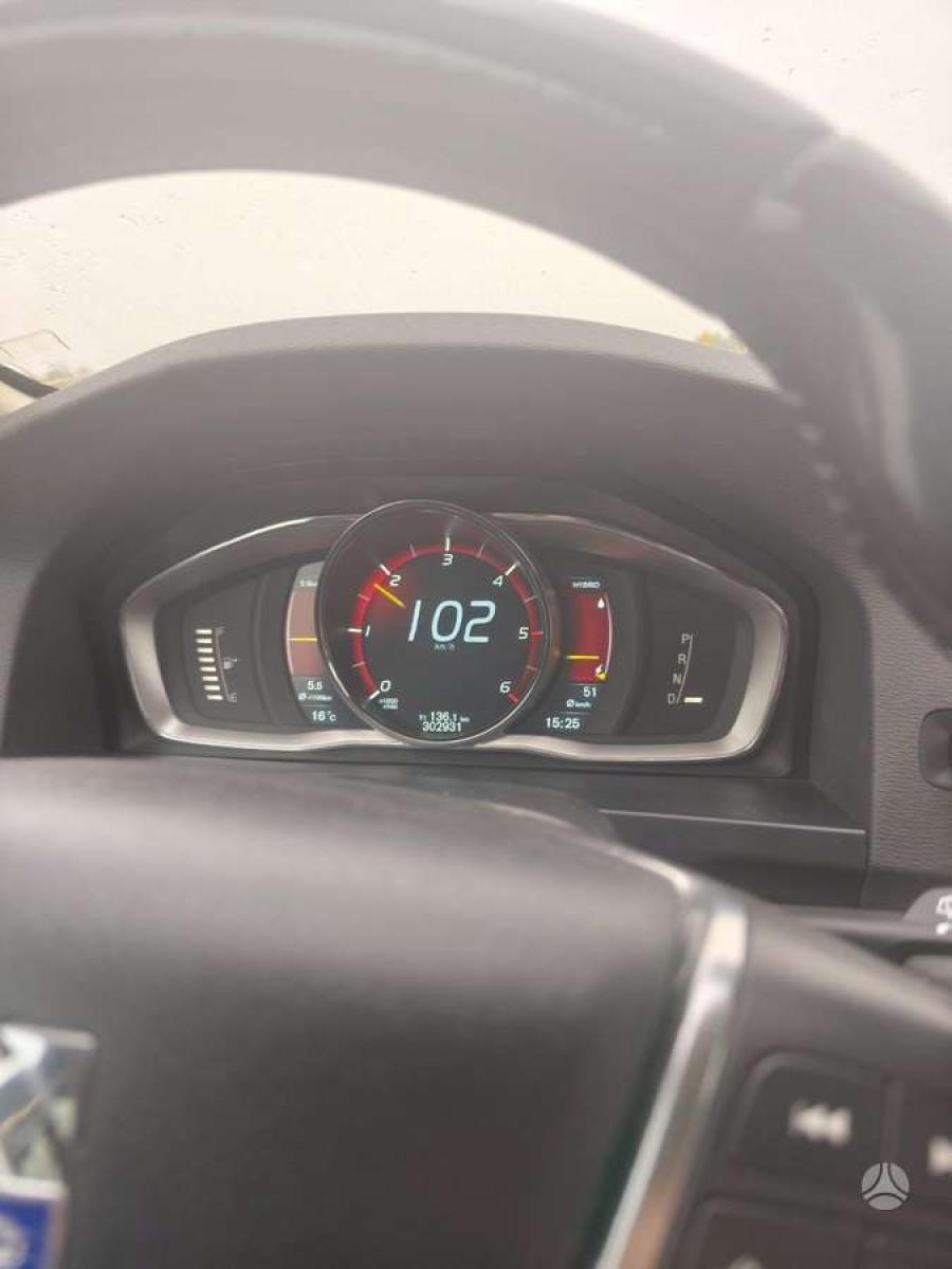 Melns Volvo V60 2013 Viļņa, ar dzinēja tilpumu 2.40 L un nobraukumu 303 tūkst. km par 7300 €, foto 26 vietnē AUTOMOTO.COM.LV