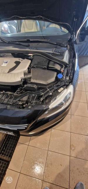 Melns Volvo V60 2013 Viļņa, ar dzinēja tilpumu 2.40 L un nobraukumu 303 tūkst. km par 7300 €, foto 29 vietnē AUTOMOTO.COM.LV