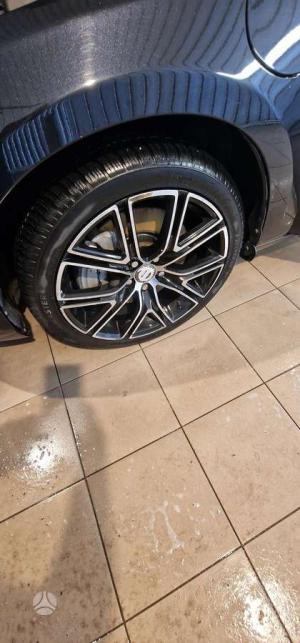 Melns Volvo V60 2013 Viļņa, ar dzinēja tilpumu 2.40 L un nobraukumu 303 tūkst. km par 7300 €, foto 32 vietnē AUTOMOTO.COM.LV