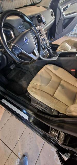 Melns Volvo V60 2013 Viļņa, ar dzinēja tilpumu 2.40 L un nobraukumu 303 tūkst. km par 7300 €, foto 33 vietnē AUTOMOTO.COM.LV