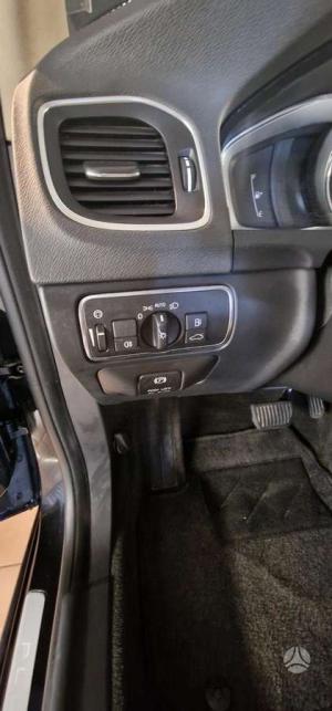 Melns Volvo V60 2013 Viļņa, ar dzinēja tilpumu 2.40 L un nobraukumu 303 tūkst. km par 7300 €, foto 35 vietnē AUTOMOTO.COM.LV