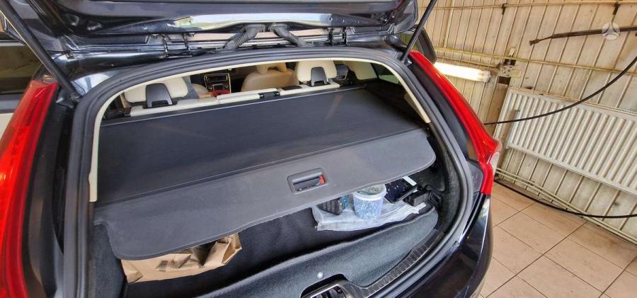 Melns Volvo V60 2013 Viļņa, ar dzinēja tilpumu 2.40 L un nobraukumu 303 tūkst. km par 7300 €, foto 37 vietnē AUTOMOTO.COM.LV