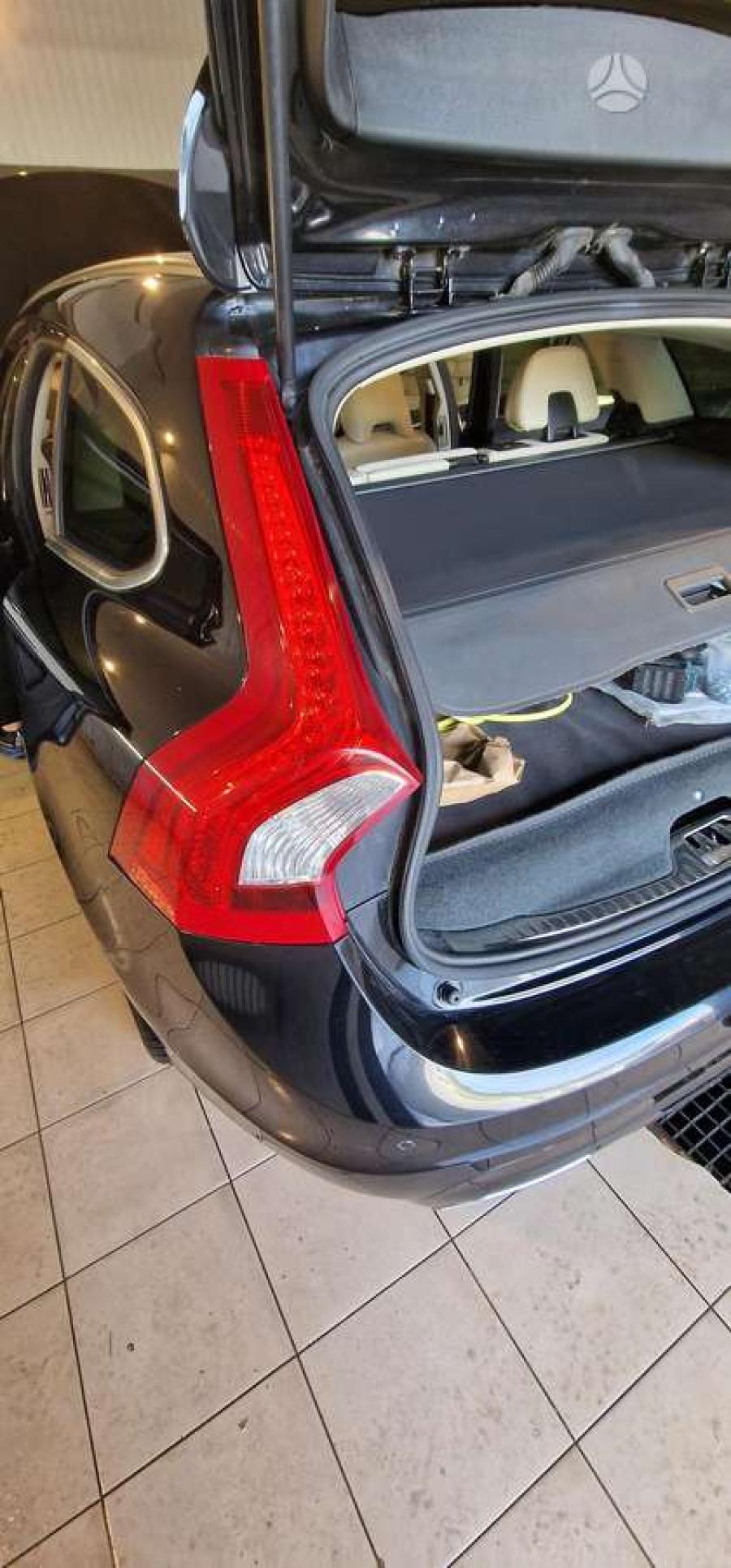 Melns Volvo V60 2013 Viļņa, ar dzinēja tilpumu 2.40 L un nobraukumu 303 tūkst. km par 7300 €, foto 39 vietnē AUTOMOTO.COM.LV
