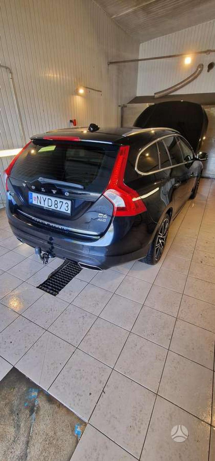Melns Volvo V60 2013 Viļņa, ar dzinēja tilpumu 2.40 L un nobraukumu 303 tūkst. km par 7300 €, foto 46 vietnē AUTOMOTO.COM.LV