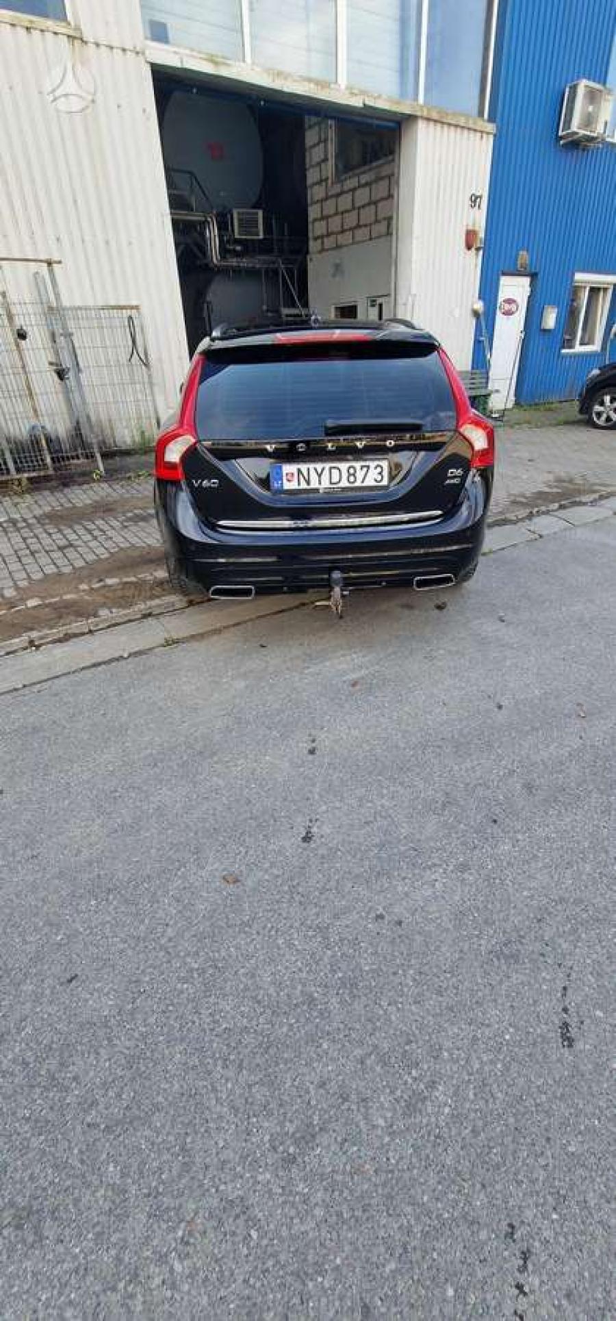Melns Volvo V60 2013 Viļņa, ar dzinēja tilpumu 2.40 L un nobraukumu 303 tūkst. km par 7300 €, foto 48 vietnē AUTOMOTO.COM.LV