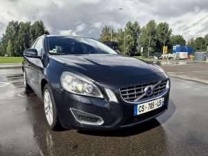 Black Volvo V60 2013 in Taurage, with an engine capacity of 2.40 L and mileage of 250 thousand km for 6900 €, photo 3 on AUTOMOTO.COM.LV
