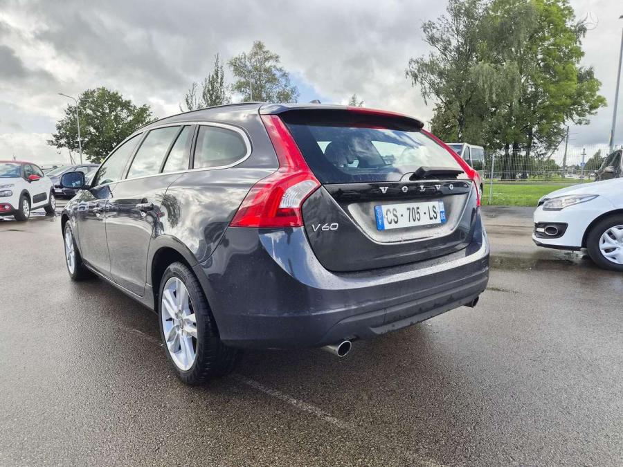 Black Volvo V60 2013 in Taurage, with an engine capacity of 2.40 L and mileage of 250 thousand km for 6900 €, photo 6 on AUTOMOTO.COM.LV
