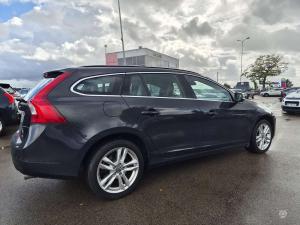 Black Volvo V60 2013 in Taurage, with an engine capacity of 2.40 L and mileage of 250 thousand km for 6900 €, photo 10 on AUTOMOTO.COM.LV