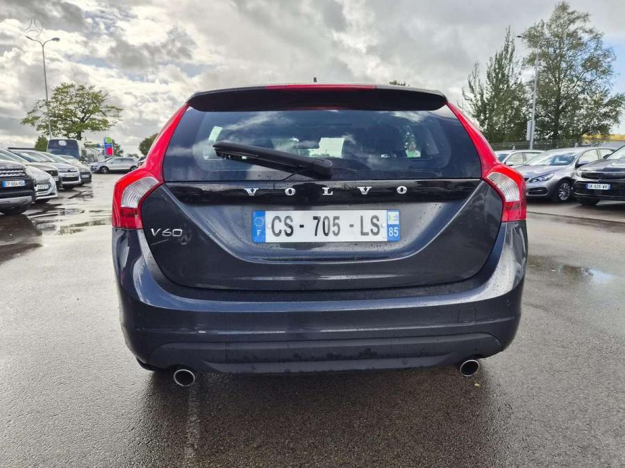 Black Volvo V60 2013 in Taurage, with an engine capacity of 2.40 L and mileage of 250 thousand km for 6900 €, photo 11 on AUTOMOTO.COM.LV