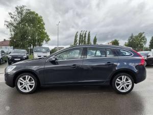 Black Volvo V60 2013 in Taurage, with an engine capacity of 2.40 L and mileage of 250 thousand km for 6900 €, photo 13 on AUTOMOTO.COM.LV
