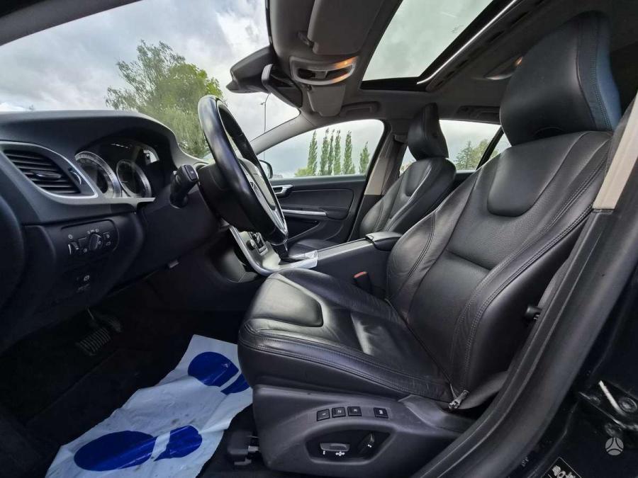 Black Volvo V60 2013 in Taurage, with an engine capacity of 2.40 L and mileage of 250 thousand km for 6900 €, photo 15 on AUTOMOTO.COM.LV
