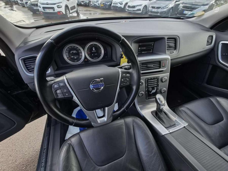 Black Volvo V60 2013 in Taurage, with an engine capacity of 2.40 L and mileage of 250 thousand km for 6900 €, photo 16 on AUTOMOTO.COM.LV