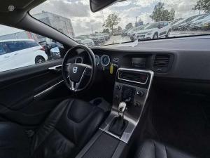 Black Volvo V60 2013 in Taurage, with an engine capacity of 2.40 L and mileage of 250 thousand km for 6900 €, photo 17 on AUTOMOTO.COM.LV