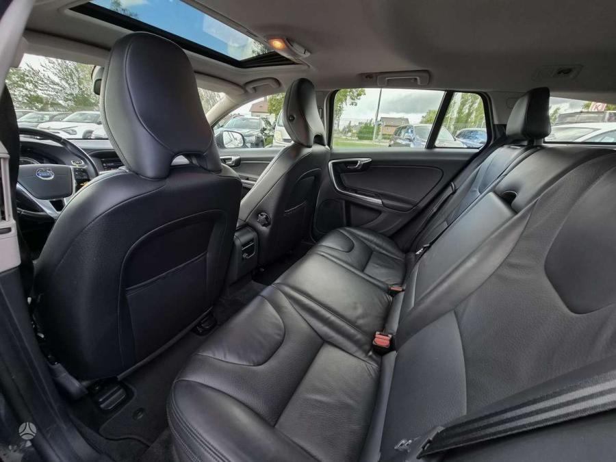 Black Volvo V60 2013 in Taurage, with an engine capacity of 2.40 L and mileage of 250 thousand km for 6900 €, photo 18 on AUTOMOTO.COM.LV