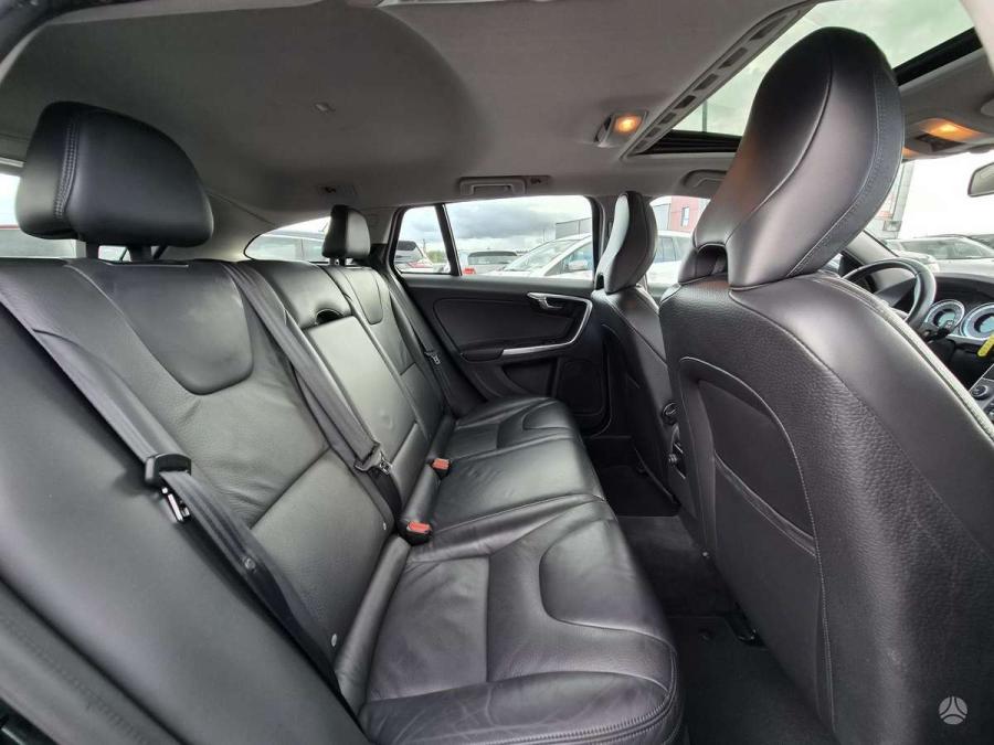 Black Volvo V60 2013 in Taurage, with an engine capacity of 2.40 L and mileage of 250 thousand km for 6900 €, photo 19 on AUTOMOTO.COM.LV