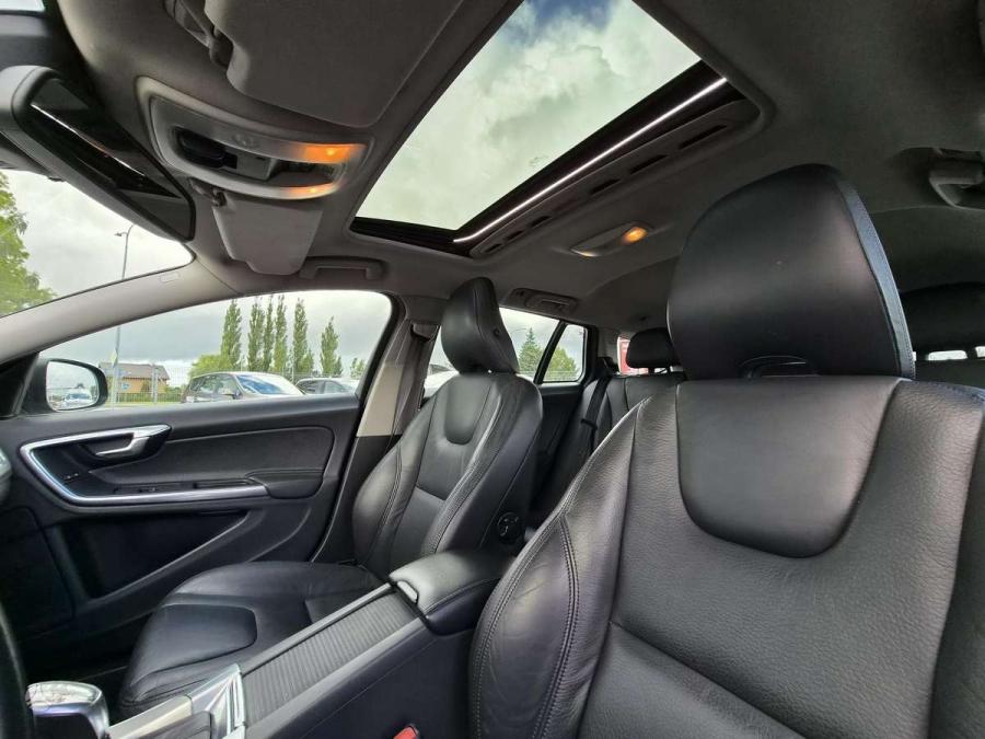 Black Volvo V60 2013 in Taurage, with an engine capacity of 2.40 L and mileage of 250 thousand km for 6900 €, photo 20 on AUTOMOTO.COM.LV