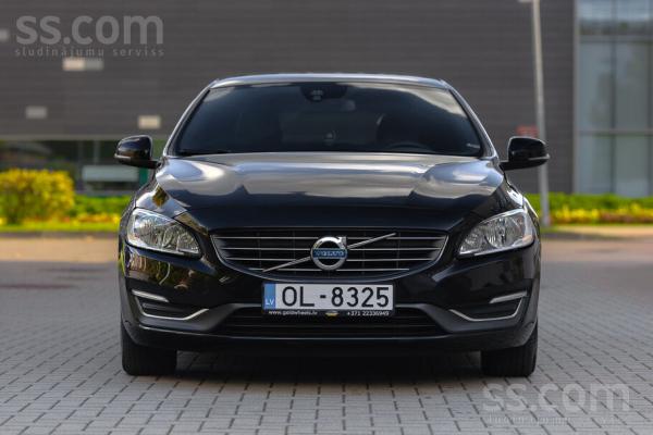 Black Volvo V60 2013 in Jelgava, with an engine capacity of 1.60 L and mileage of 119 thousand km for 8500 €, photo 3 on AUTOMOTO.COM.LV
