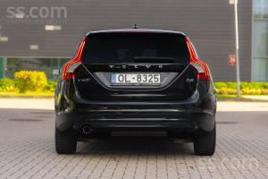 Melns Volvo V60 2013 Jelgava, ar dzinēja tilpumu 1.60 L un nobraukumu 119 tūkst. km par 8500 €, foto 5 vietnē AUTOMOTO.COM.LV