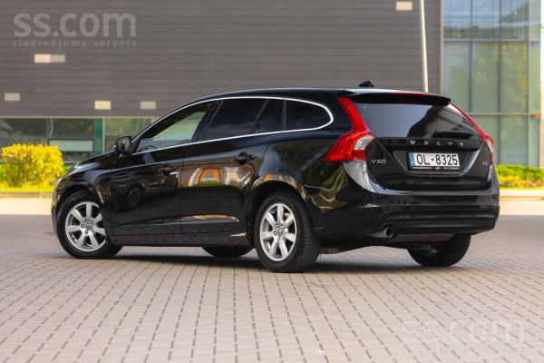 Black Volvo V60 2013 in Jelgava, with an engine capacity of 1.60 L and mileage of 119 thousand km for 8500 €, photo 6 on AUTOMOTO.COM.LV