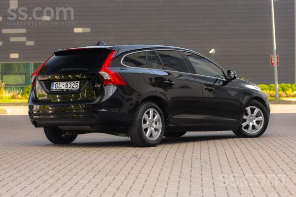 Black Volvo V60 2013 in Jelgava, with an engine capacity of 1.60 L and mileage of 119 thousand km for 8500 €, photo 7 on AUTOMOTO.COM.LV