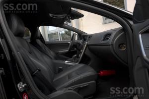 Melns Volvo V60 2013 Jelgava, ar dzinēja tilpumu 1.60 L un nobraukumu 119 tūkst. km par 8500 €, foto 8 vietnē AUTOMOTO.COM.LV