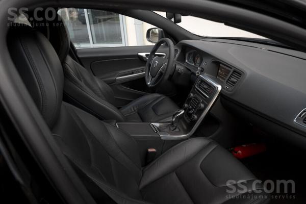 Black Volvo V60 2013 in Jelgava, with an engine capacity of 1.60 L and mileage of 119 thousand km for 8500 €, photo 9 on AUTOMOTO.COM.LV
