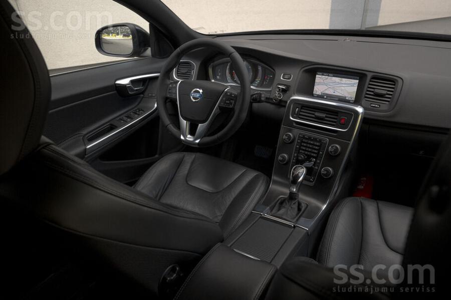 Melns Volvo V60 2013 Jelgava, ar dzinēja tilpumu 1.60 L un nobraukumu 119 tūkst. km par 8500 €, foto 12 vietnē AUTOMOTO.COM.LV