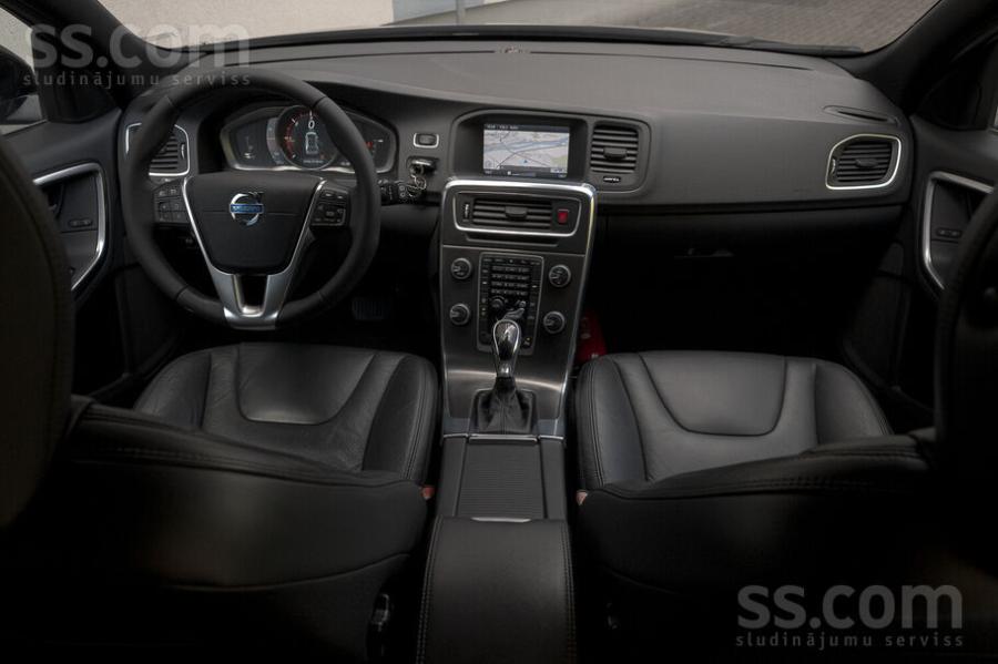 Melns Volvo V60 2013 Jelgava, ar dzinēja tilpumu 1.60 L un nobraukumu 119 tūkst. km par 8500 €, foto 13 vietnē AUTOMOTO.COM.LV
