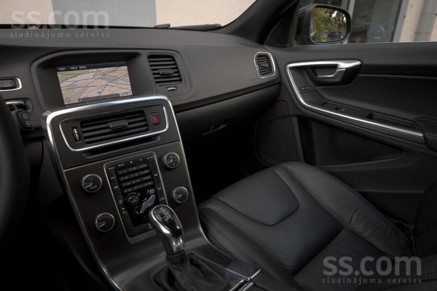 Melns Volvo V60 2013 Jelgava, ar dzinēja tilpumu 1.60 L un nobraukumu 119 tūkst. km par 8500 €, foto 16 vietnē AUTOMOTO.COM.LV