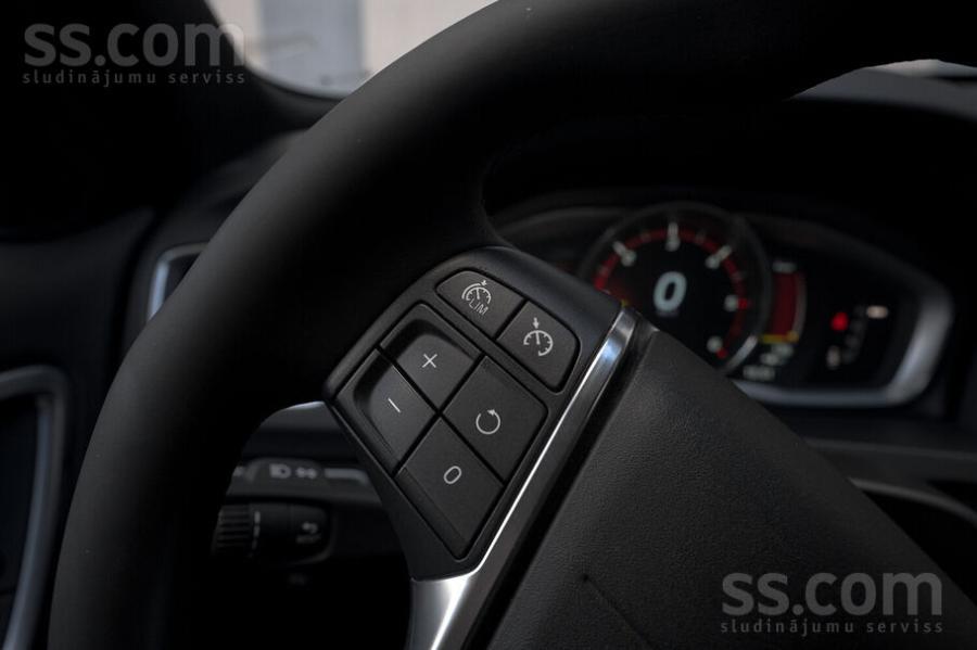 Melns Volvo V60 2013 Jelgava, ar dzinēja tilpumu 1.60 L un nobraukumu 119 tūkst. km par 8500 €, foto 18 vietnē AUTOMOTO.COM.LV