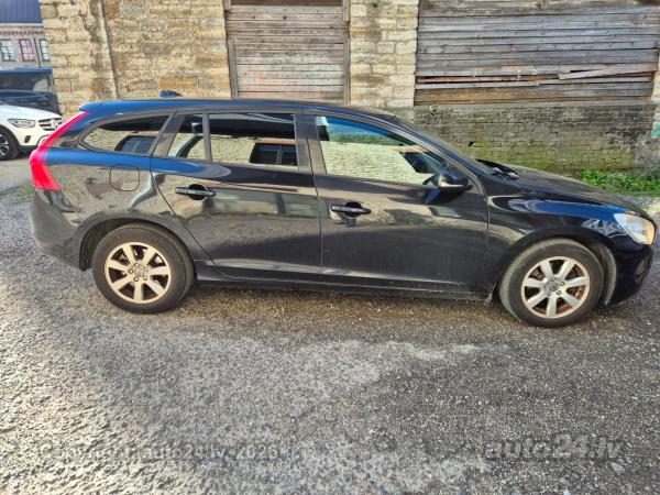 Black Volvo V60 2013 in Tallinn, with an engine capacity of 1.60 L and mileage of 350 thousand km for 3350 €, photo 3 on AUTOMOTO.COM.LV