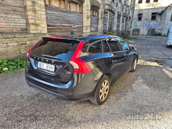 Black Volvo V60 2013 in Tallinn, with an engine capacity of 1.60 L and mileage of 350 thousand km for 3350 €, photo 4 on AUTOMOTO.COM.LV