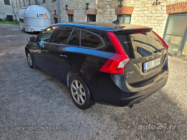 Black Volvo V60 2013 in Tallinn, with an engine capacity of 1.60 L and mileage of 350 thousand km for 3350 €, photo 6 on AUTOMOTO.COM.LV