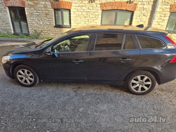 Black Volvo V60 2013 in Tallinn, with an engine capacity of 1.60 L and mileage of 350 thousand km for 3350 €, photo 7 on AUTOMOTO.COM.LV