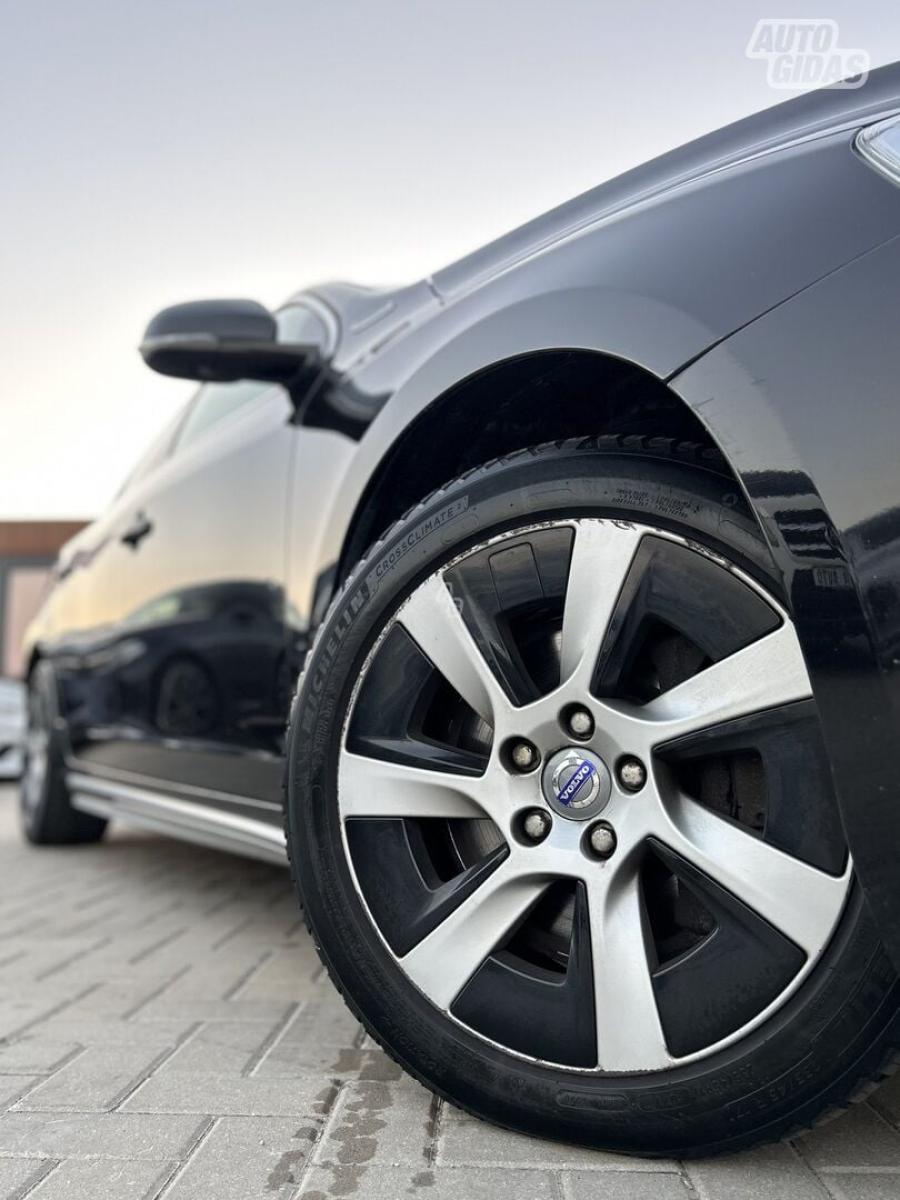 Black Volvo V60 2013 in Kaunas, with an engine capacity of 2.40 L and mileage of 334 thousand km for 7500 €, photo 6 on AUTOMOTO.COM.LV